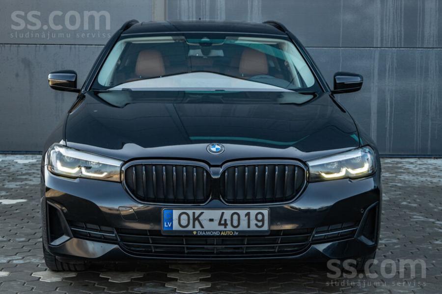 Black BMW 520 2021 in Riga, with an engine capacity of 2.00 L and mileage of 207 thousand km for 22870 €, photo 3 on AUTOMOTO.COM.LV