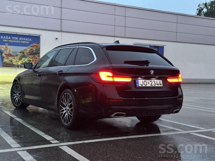 Black BMW 520 2021 in Valmiera, with an engine capacity of 2.00 L and mileage of 166 thousand km for 23000 €, photo 3 on AUTOMOTO.COM.LV