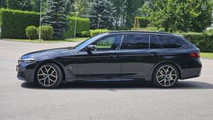 Black BMW 520 2021 in Elektrenai, with an engine capacity of 2.00 L and mileage of 192 thousand km for 24990 €, photo 4 on AUTOMOTO.COM.LV