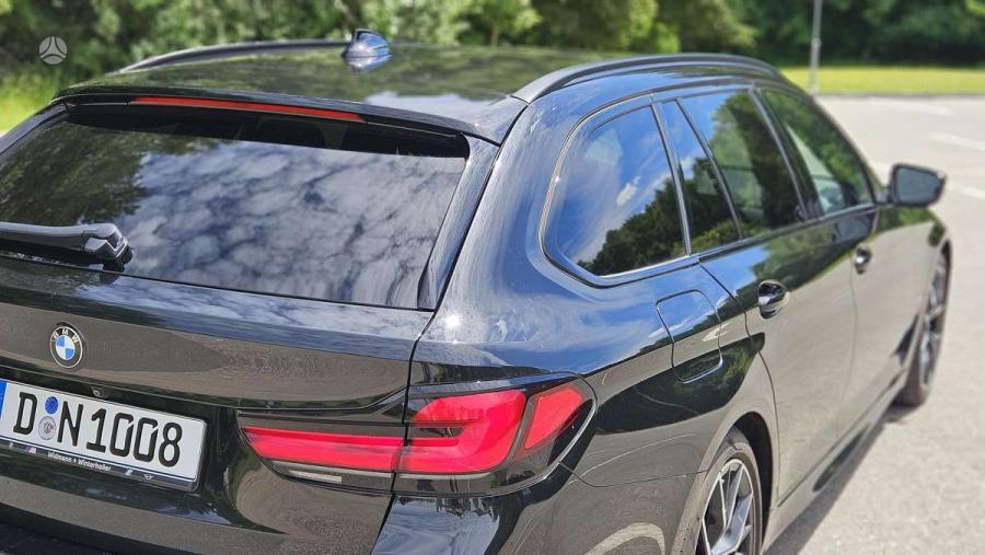 Black BMW 520 2021 in Elektrenai, with an engine capacity of 2.00 L and mileage of 192 thousand km for 24990 €, photo 9 on AUTOMOTO.COM.LV