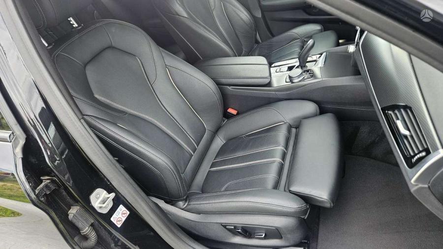 Black BMW 520 2021 in Elektrenai, with an engine capacity of 2.00 L and mileage of 192 thousand km for 24990 €, photo 17 on AUTOMOTO.COM.LV