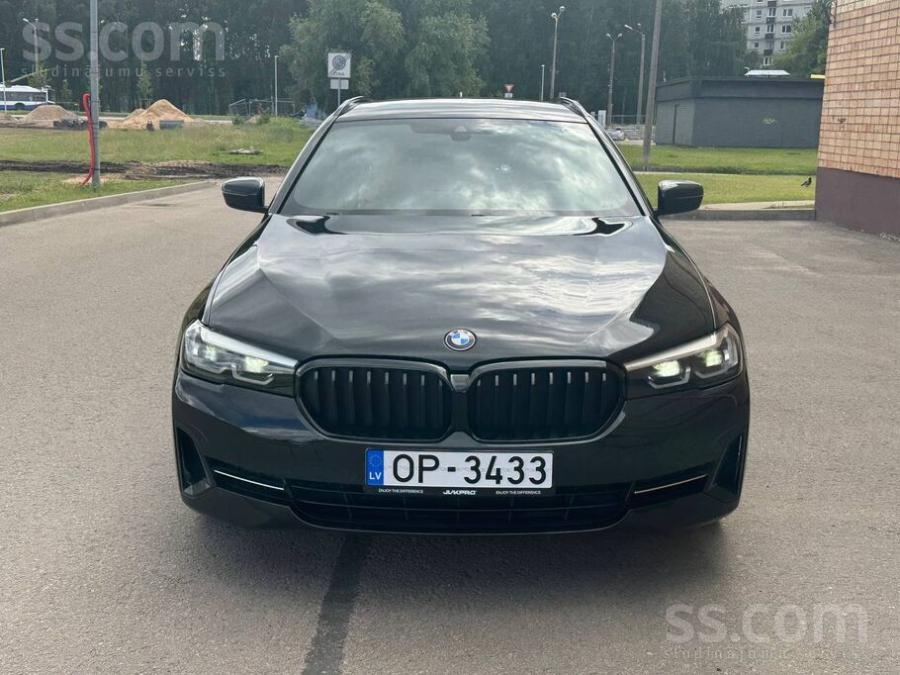 Black BMW 520 2021 in Riga, with an engine capacity of 2.00 L and mileage of 209 thousand km for 24000 €, photo 4 on AUTOMOTO.COM.LV