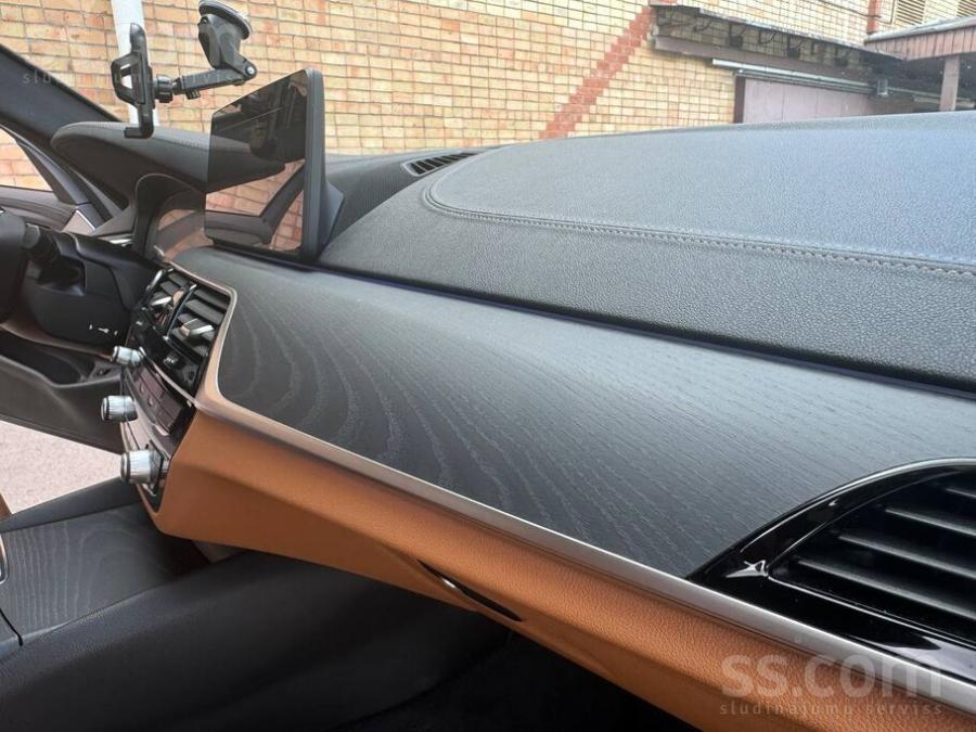 Black BMW 520 2021 in Riga, with an engine capacity of 2.00 L and mileage of 209 thousand km for 24000 €, photo 16 on AUTOMOTO.COM.LV