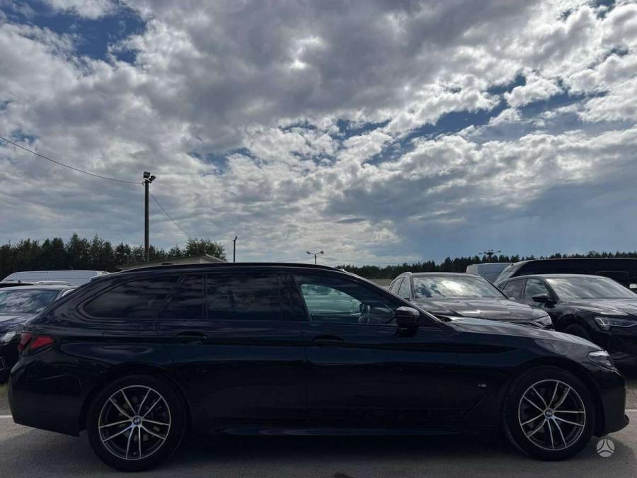 Black BMW 520 2021 in Vilnius, with an engine capacity of 2.00 L and mileage of 165 thousand km for 24600 €, photo 5 on AUTOMOTO.COM.LV