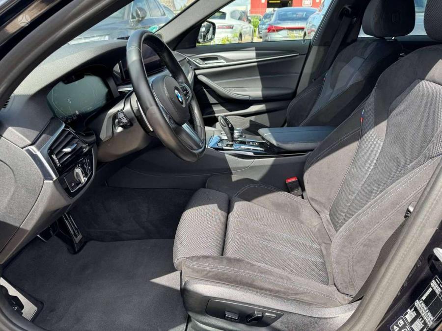 Black BMW 520 2021 in Vilnius, with an engine capacity of 2.00 L and mileage of 165 thousand km for 24600 €, photo 11 on AUTOMOTO.COM.LV
