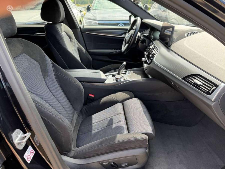 Black BMW 520 2021 in Vilnius, with an engine capacity of 2.00 L and mileage of 165 thousand km for 24600 €, photo 14 on AUTOMOTO.COM.LV