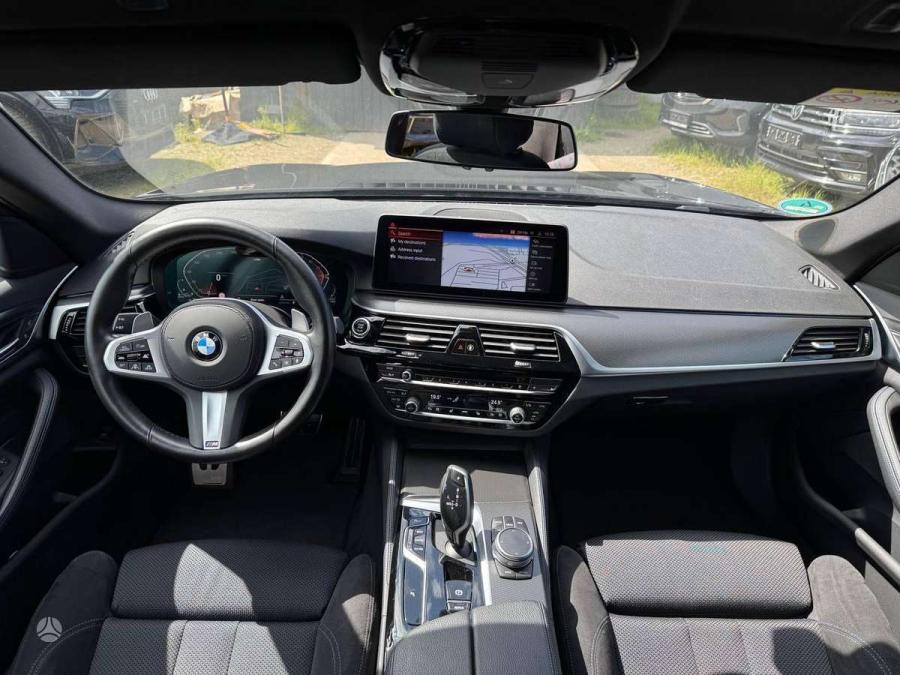 Black BMW 520 2021 in Vilnius, with an engine capacity of 2.00 L and mileage of 165 thousand km for 24600 €, photo 17 on AUTOMOTO.COM.LV