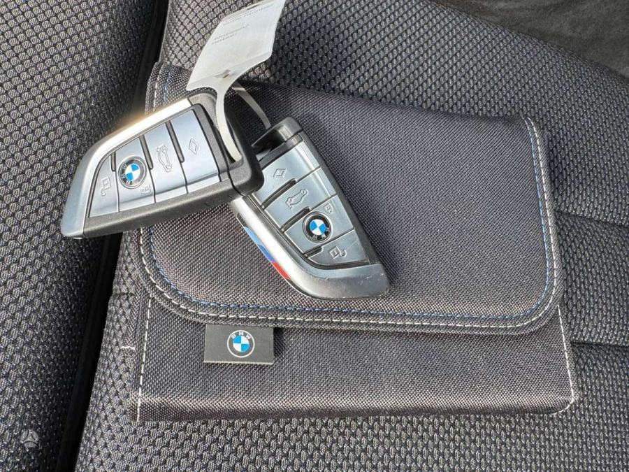Black BMW 520 2021 in Vilnius, with an engine capacity of 2.00 L and mileage of 165 thousand km for 24600 €, photo 34 on AUTOMOTO.COM.LV