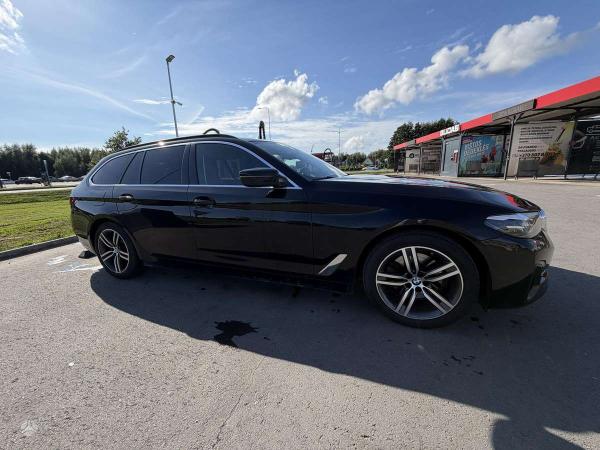 Black BMW 520 2021 in Vilnius, with an engine capacity of 2.00 L and mileage of 202 thousand km for 24000 €, photo 7 on AUTOMOTO.COM.LV