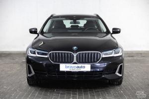 Black BMW 520 2022 in Vilnius, with an engine capacity of 2.00 L and mileage of 88 thousand km for 35991 €, photo 2 on AUTOMOTO.COM.LV