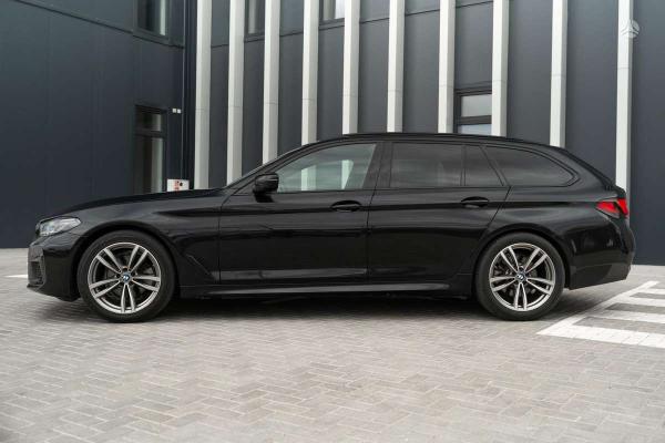 Melns BMW 520 2022 Viļņa, ar dzinēja tilpumu 2.00 L un nobraukumu 86 tūkst. km par 31950 €, foto 2 vietnē AUTOMOTO.COM.LV