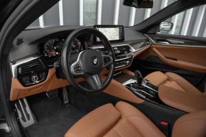Melns BMW 520 2022 Viļņa, ar dzinēja tilpumu 2.00 L un nobraukumu 86 tūkst. km par 31950 €, foto 17 vietnē AUTOMOTO.COM.LV