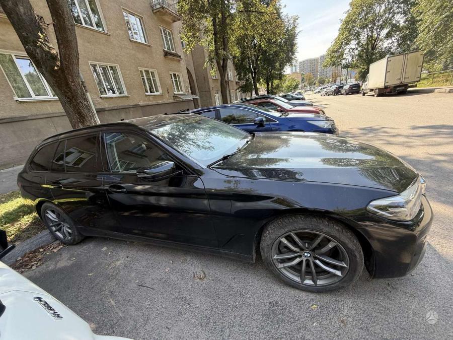 Black BMW 520 2022 in Vilnius, with an engine capacity of 2.00 L and mileage of 182 thousand km for 14900 €, photo 5 on AUTOMOTO.COM.LV