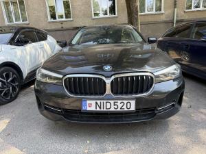 Black BMW 520 2022 in Vilnius, with an engine capacity of 2.00 L and mileage of 182 thousand km for 14900 €, photo 6 on AUTOMOTO.COM.LV