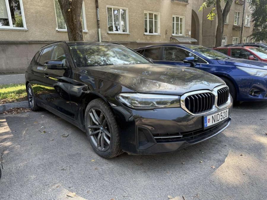 Black BMW 520 2022 in Vilnius, with an engine capacity of 2.00 L and mileage of 182 thousand km for 14900 €, photo 7 on AUTOMOTO.COM.LV