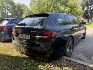 Black BMW 520 2022 in Vilnius, with an engine capacity of 2.00 L and mileage of 182 thousand km for 14900 €, photo 9 on AUTOMOTO.COM.LV