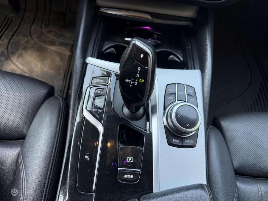 Black BMW 520 2022 in Vilnius, with an engine capacity of 2.00 L and mileage of 182 thousand km for 14900 €, photo 16 on AUTOMOTO.COM.LV