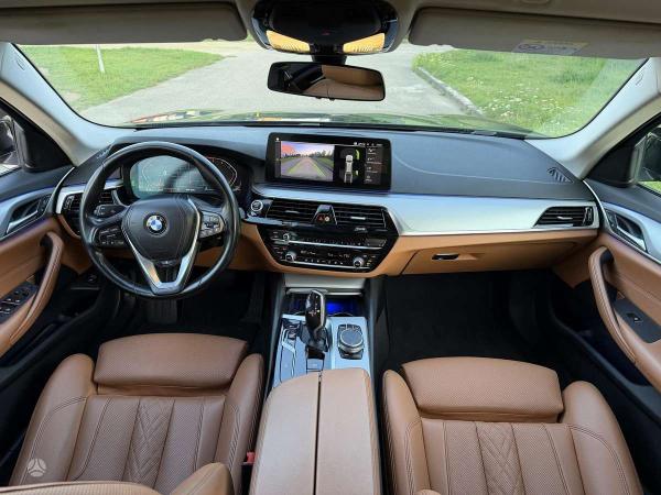 Melns BMW 520 2022 Kauņa, ar dzinēja tilpumu 2.00 L un nobraukumu 400 tūkst. km par 16700 €, foto 2 vietnē AUTOMOTO.COM.LV