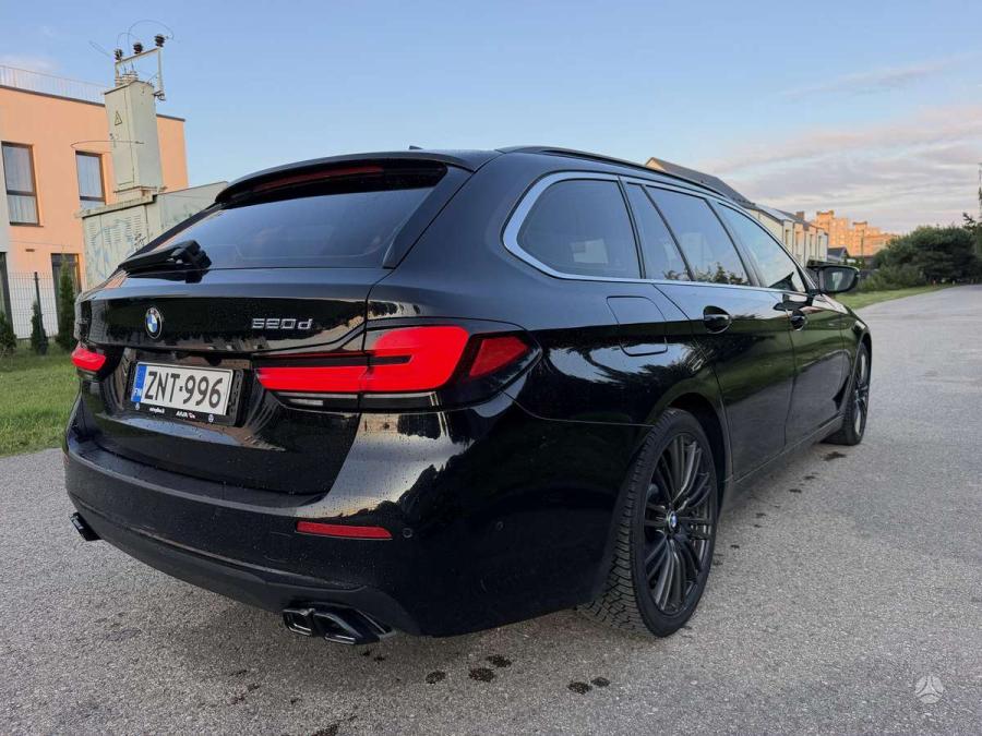 Melns BMW 520 2022 Kauņa, ar dzinēja tilpumu 2.00 L un nobraukumu 400 tūkst. km par 16700 €, foto 5 vietnē AUTOMOTO.COM.LV