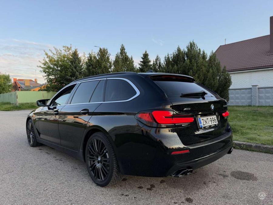 Melns BMW 520 2022 Kauņa, ar dzinēja tilpumu 2.00 L un nobraukumu 400 tūkst. km par 16700 €, foto 7 vietnē AUTOMOTO.COM.LV