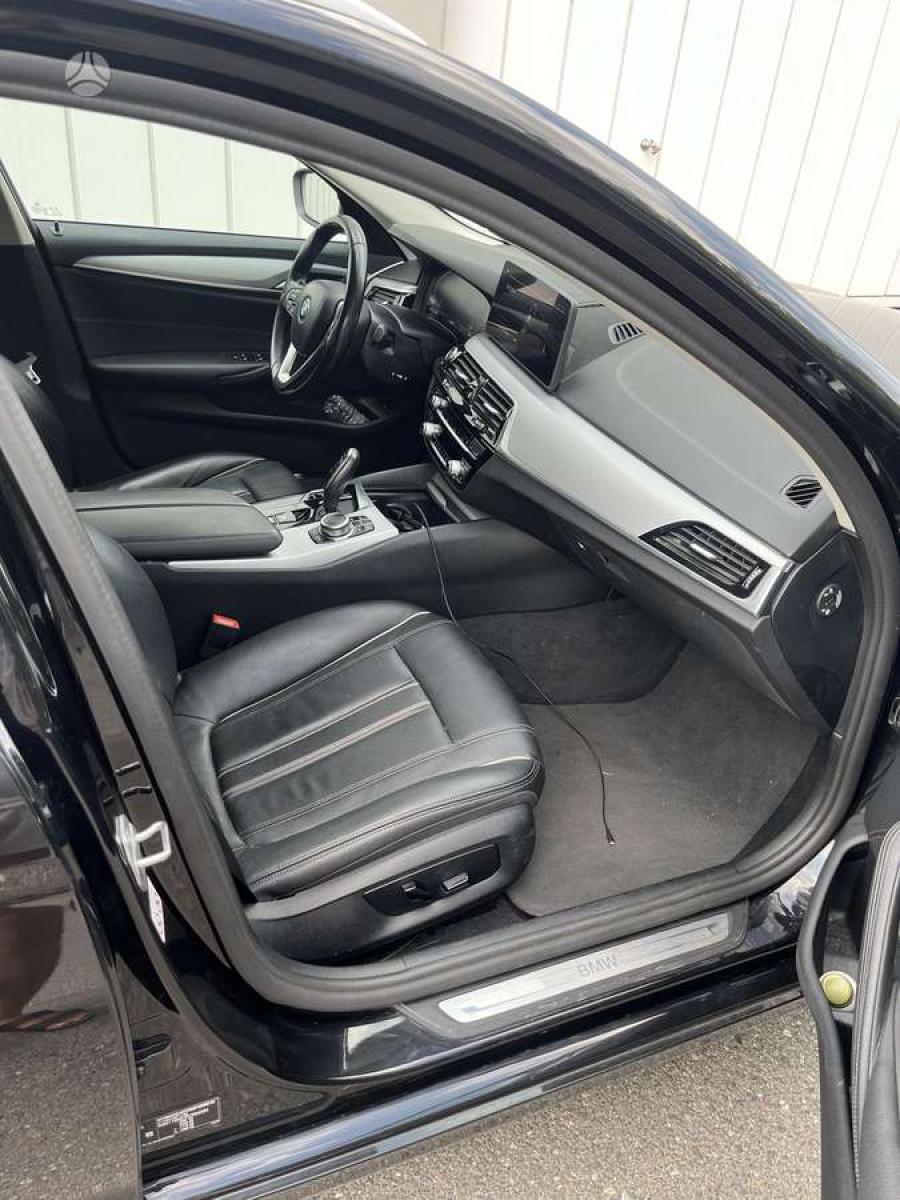 Melns BMW 520 2022 Panevēža, ar dzinēja tilpumu 2.00 L un nobraukumu 139 tūkst. km par 20000 €, foto 5 vietnē AUTOMOTO.COM.LV