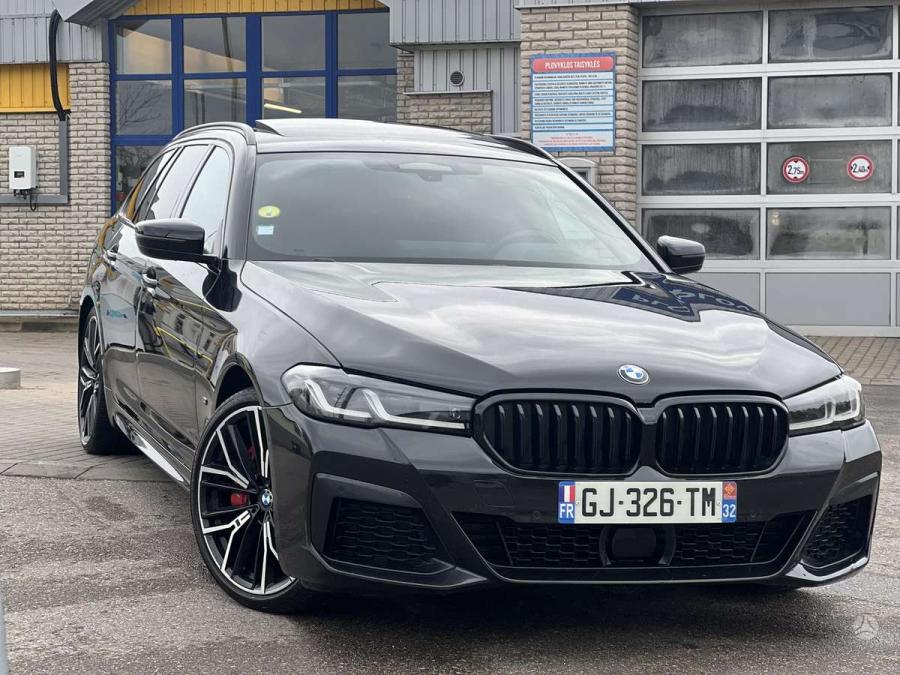 Black BMW 520 2022 in Ukmerge, with an engine capacity of 2.00 L and mileage of 230 thousand km for 22500 €, photo 3 on AUTOMOTO.COM.LV