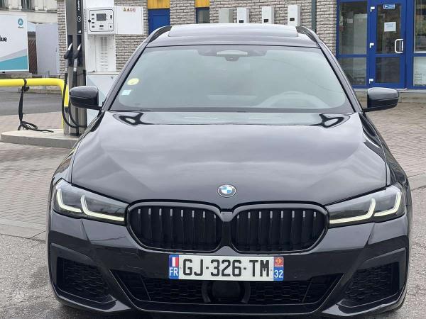 BMW 520 2022 in Ukmerge on AUTOMOTO.COM.LV Black BMW 520 2022 in Ukmerge, with an engine capacity of 2.00 L and mileage of 230 thousand km for 22500 €, photo 4 on AUTOMOTO.COM.LV