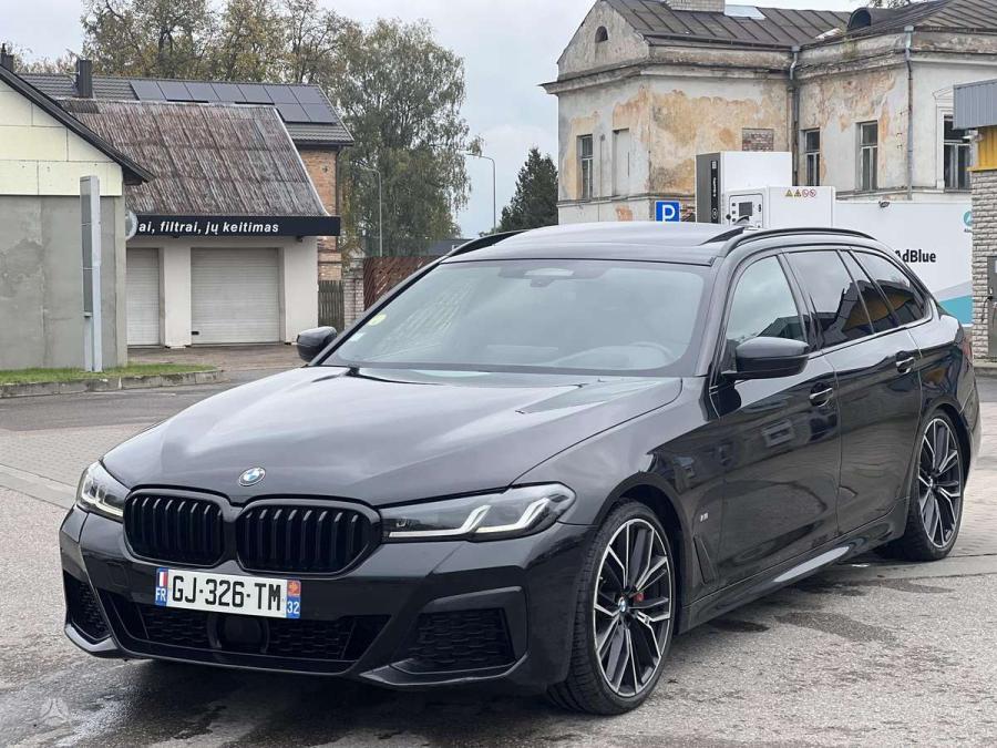 Black BMW 520 2022 in Ukmerge, with an engine capacity of 2.00 L and mileage of 230 thousand km for 22500 €, photo 6 on AUTOMOTO.COM.LV