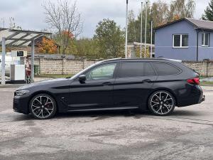 Black BMW 520 2022 in Ukmerge, with an engine capacity of 2.00 L and mileage of 230 thousand km for 22500 €, photo 9 on AUTOMOTO.COM.LV