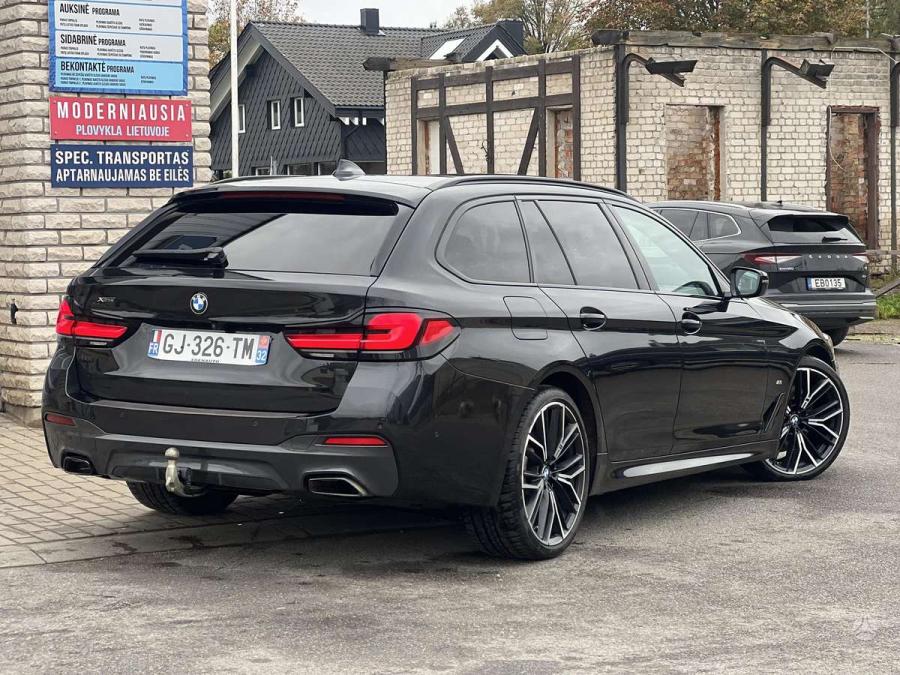 Black BMW 520 2022 in Ukmerge, with an engine capacity of 2.00 L and mileage of 230 thousand km for 22500 €, photo 10 on AUTOMOTO.COM.LV