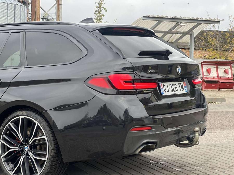 Black BMW 520 2022 in Ukmerge, with an engine capacity of 2.00 L and mileage of 230 thousand km for 22500 €, photo 13 on AUTOMOTO.COM.LV