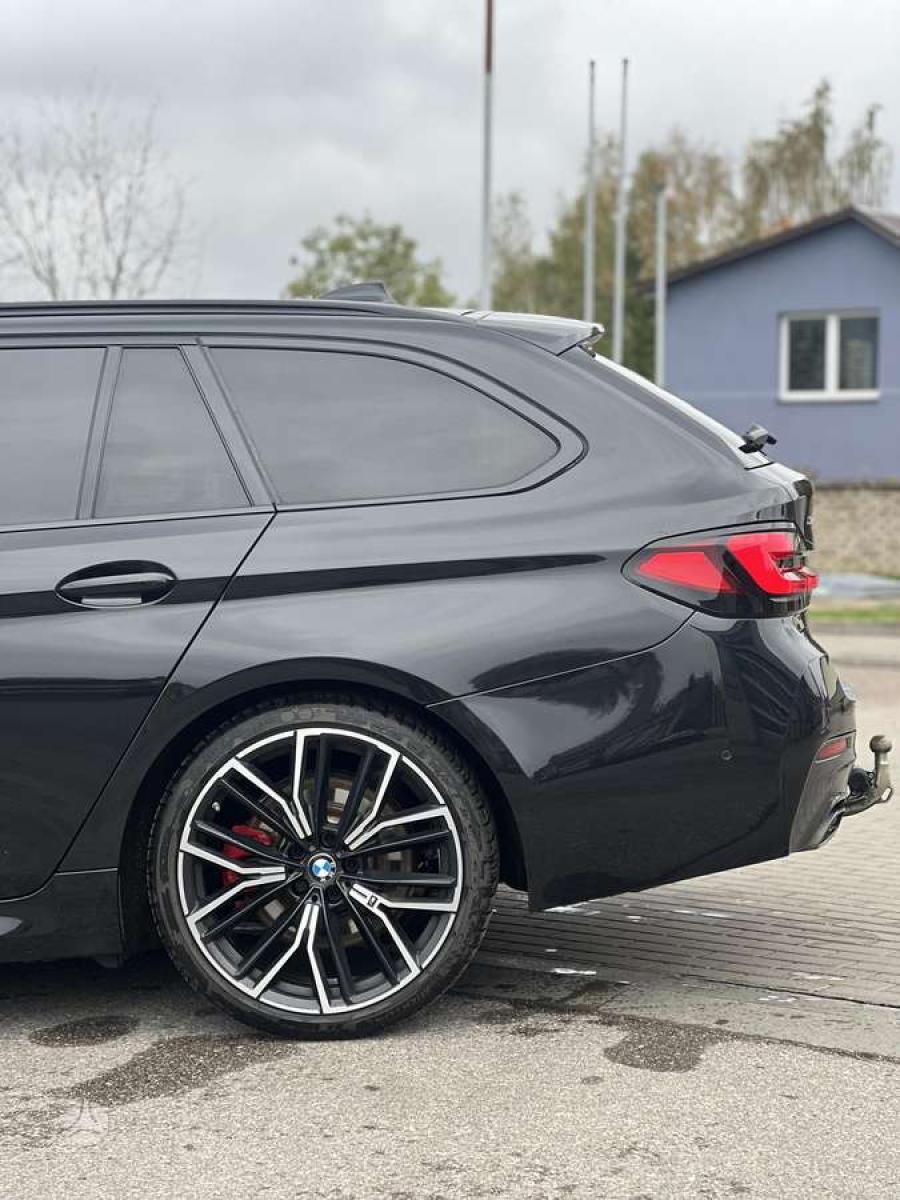Black BMW 520 2022 in Ukmerge, with an engine capacity of 2.00 L and mileage of 230 thousand km for 22500 €, photo 15 on AUTOMOTO.COM.LV