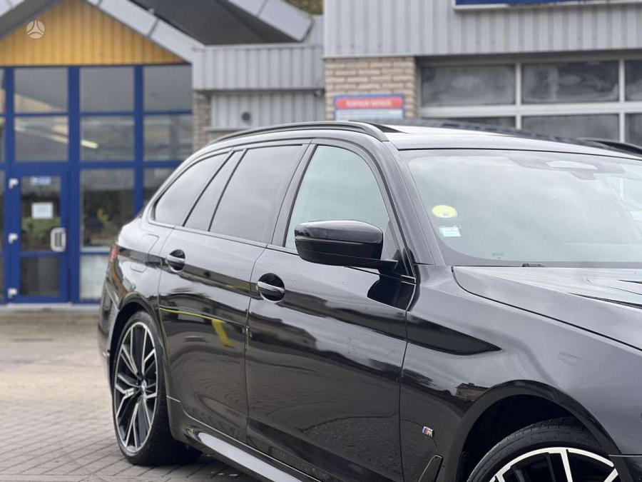 Black BMW 520 2022 in Ukmerge, with an engine capacity of 2.00 L and mileage of 230 thousand km for 22500 €, photo 17 on AUTOMOTO.COM.LV