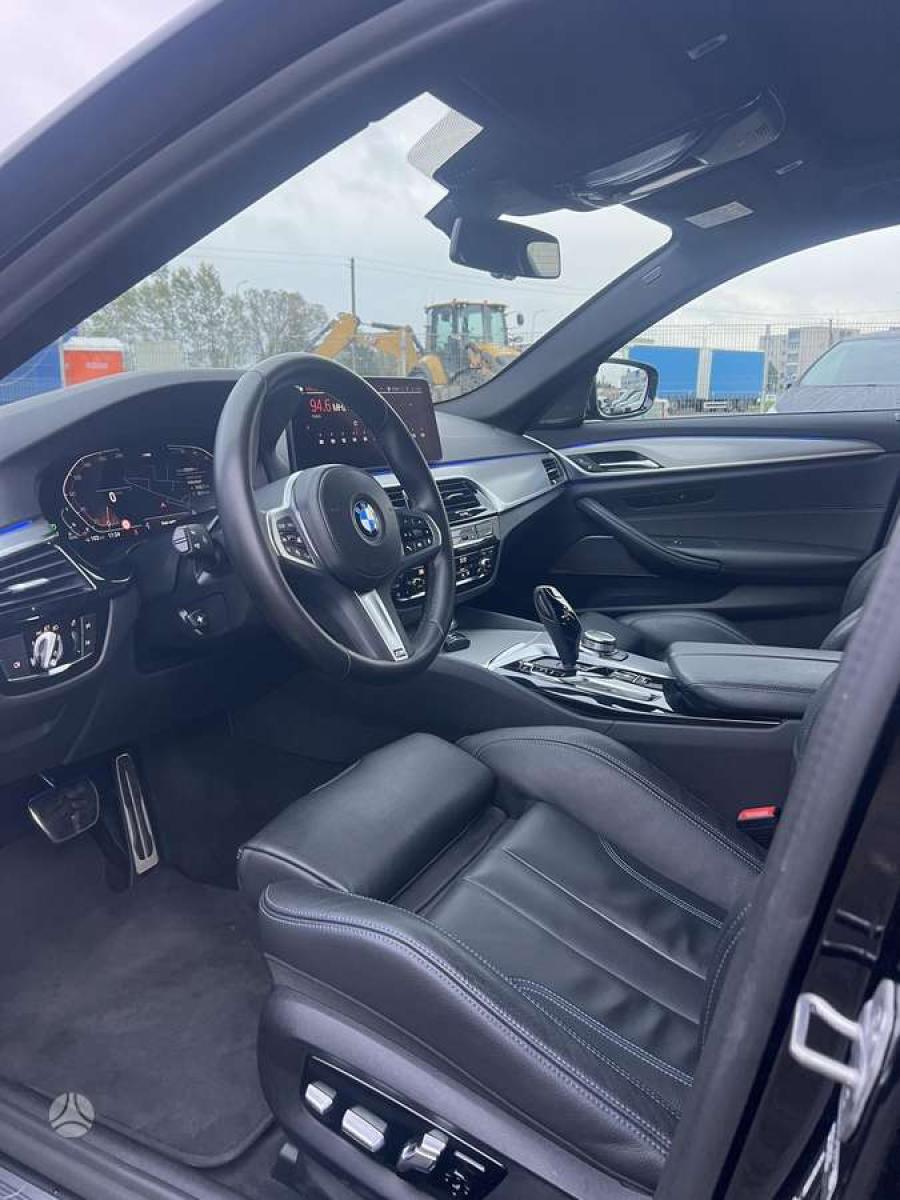 Black BMW 520 2022 in Ukmerge, with an engine capacity of 2.00 L and mileage of 230 thousand km for 22500 €, photo 20 on AUTOMOTO.COM.LV