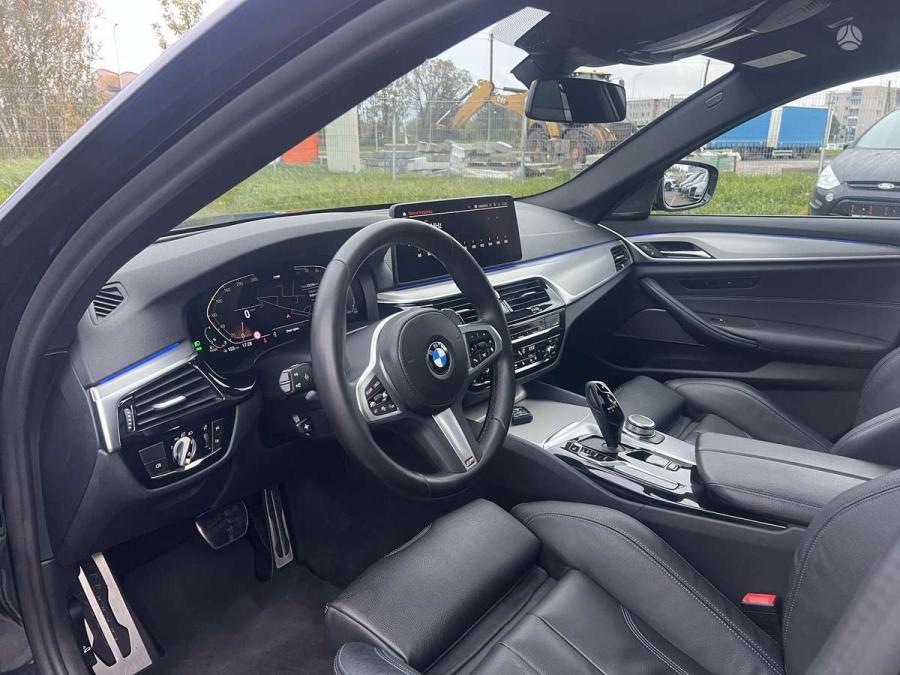 Black BMW 520 2022 in Ukmerge, with an engine capacity of 2.00 L and mileage of 230 thousand km for 22500 €, photo 22 on AUTOMOTO.COM.LV