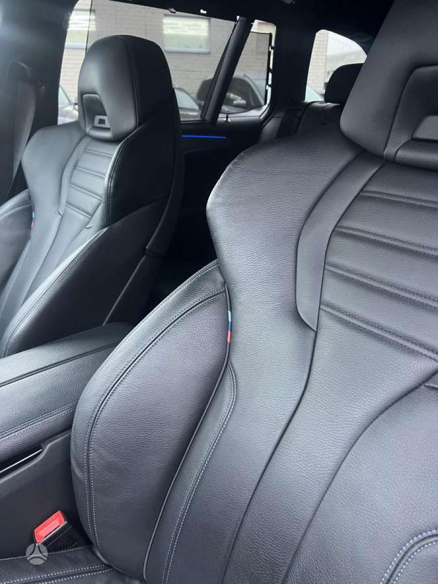 Black BMW 520 2022 in Ukmerge, with an engine capacity of 2.00 L and mileage of 230 thousand km for 22500 €, photo 26 on AUTOMOTO.COM.LV