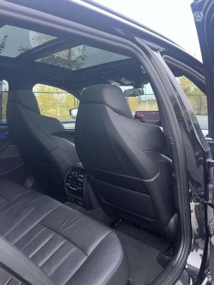 Black BMW 520 2022 in Ukmerge, with an engine capacity of 2.00 L and mileage of 230 thousand km for 22500 €, photo 28 on AUTOMOTO.COM.LV