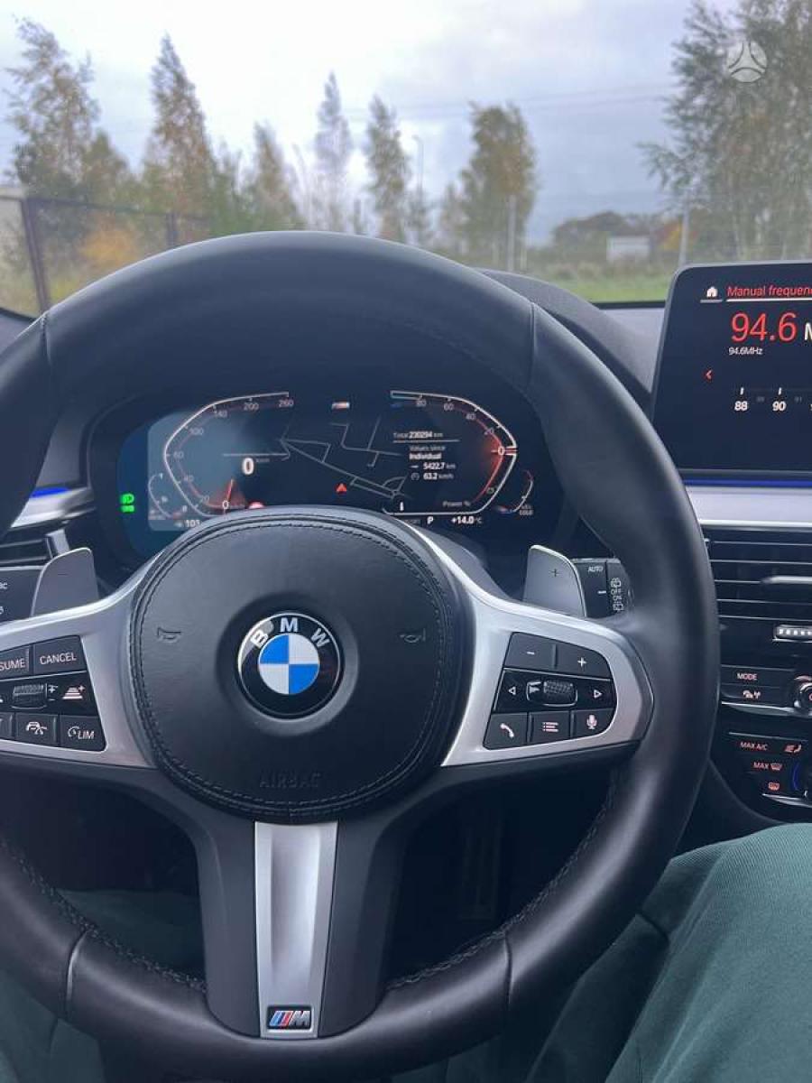 Black BMW 520 2022 in Ukmerge, with an engine capacity of 2.00 L and mileage of 230 thousand km for 22500 €, photo 30 on AUTOMOTO.COM.LV