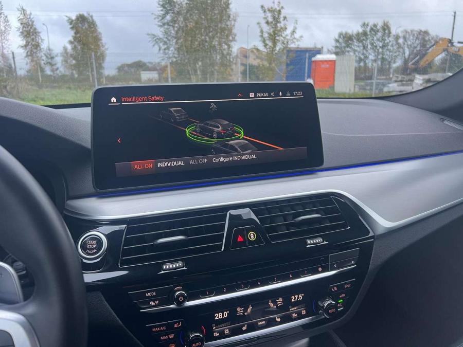Black BMW 520 2022 in Ukmerge, with an engine capacity of 2.00 L and mileage of 230 thousand km for 22500 €, photo 33 on AUTOMOTO.COM.LV