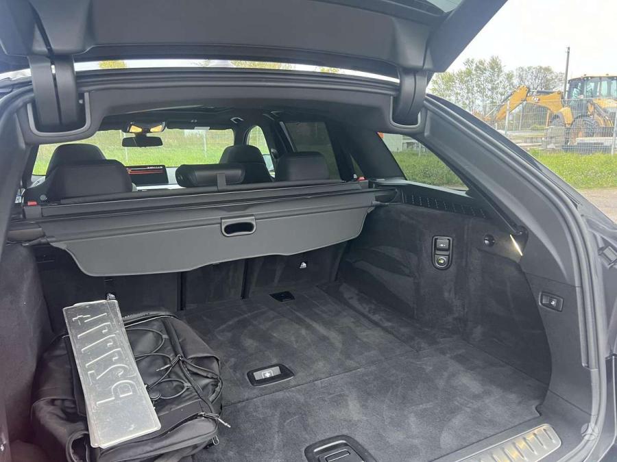 Black BMW 520 2022 in Ukmerge, with an engine capacity of 2.00 L and mileage of 230 thousand km for 22500 €, photo 38 on AUTOMOTO.COM.LV