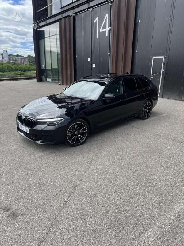 Black BMW 520 2023 in Kaunas, with an engine capacity of 2.00 L and mileage of 84 thousand km for 33500 €, photo 1 on AUTOMOTO.COM.LV