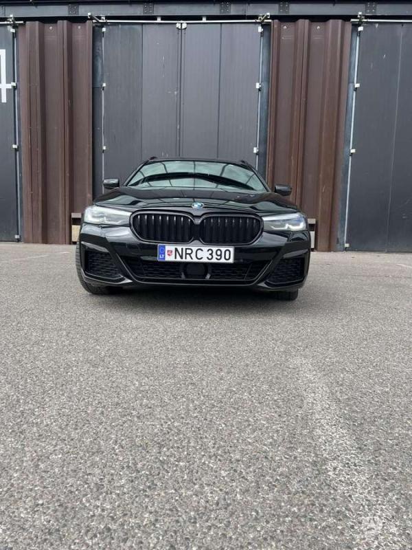 Black BMW 520 2023 in Kaunas, with an engine capacity of 2.00 L and mileage of 84 thousand km for 33500 €, photo 2 on AUTOMOTO.COM.LV
