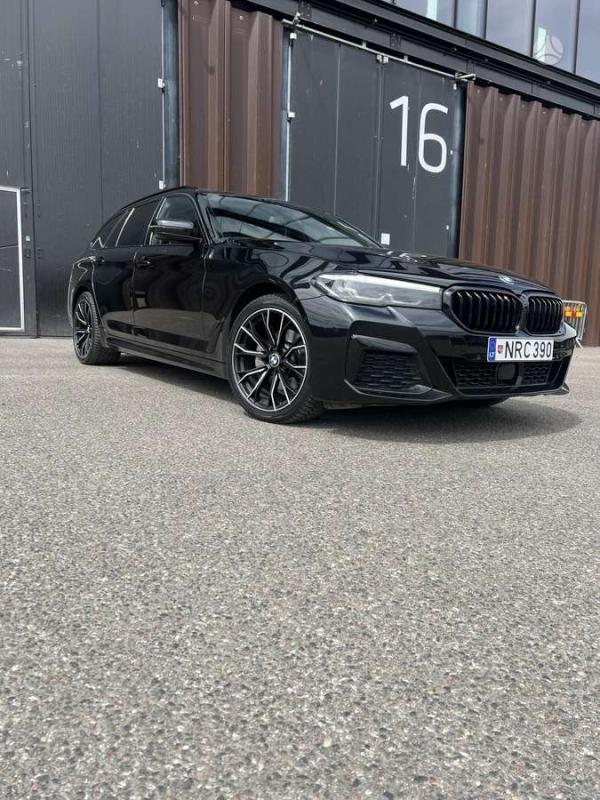 Black BMW 520 2023 in Kaunas, with an engine capacity of 2.00 L and mileage of 84 thousand km for 33500 €, photo 3 on AUTOMOTO.COM.LV