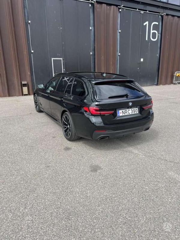 Black BMW 520 2023 in Kaunas, with an engine capacity of 2.00 L and mileage of 84 thousand km for 33500 €, photo 4 on AUTOMOTO.COM.LV