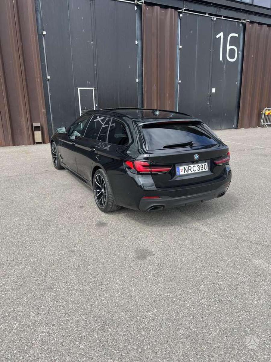 Melns BMW 520 2023 Kauņa, ar dzinēja tilpumu 2.00 L un nobraukumu 84 tūkst. km par 33500 €, foto 5 vietnē AUTOMOTO.COM.LV