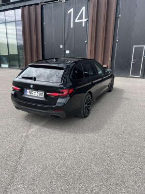 Melns BMW 520 2023 Kauņa, ar dzinēja tilpumu 2.00 L un nobraukumu 84 tūkst. km par 33500 €, foto 6 vietnē AUTOMOTO.COM.LV