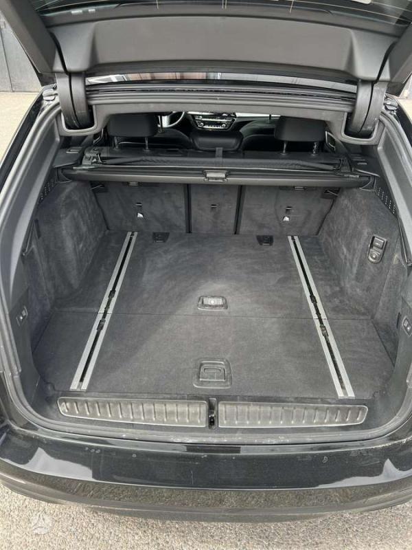 Black BMW 520 2023 in Kaunas, with an engine capacity of 2.00 L and mileage of 84 thousand km for 33500 €, photo 7 on AUTOMOTO.COM.LV