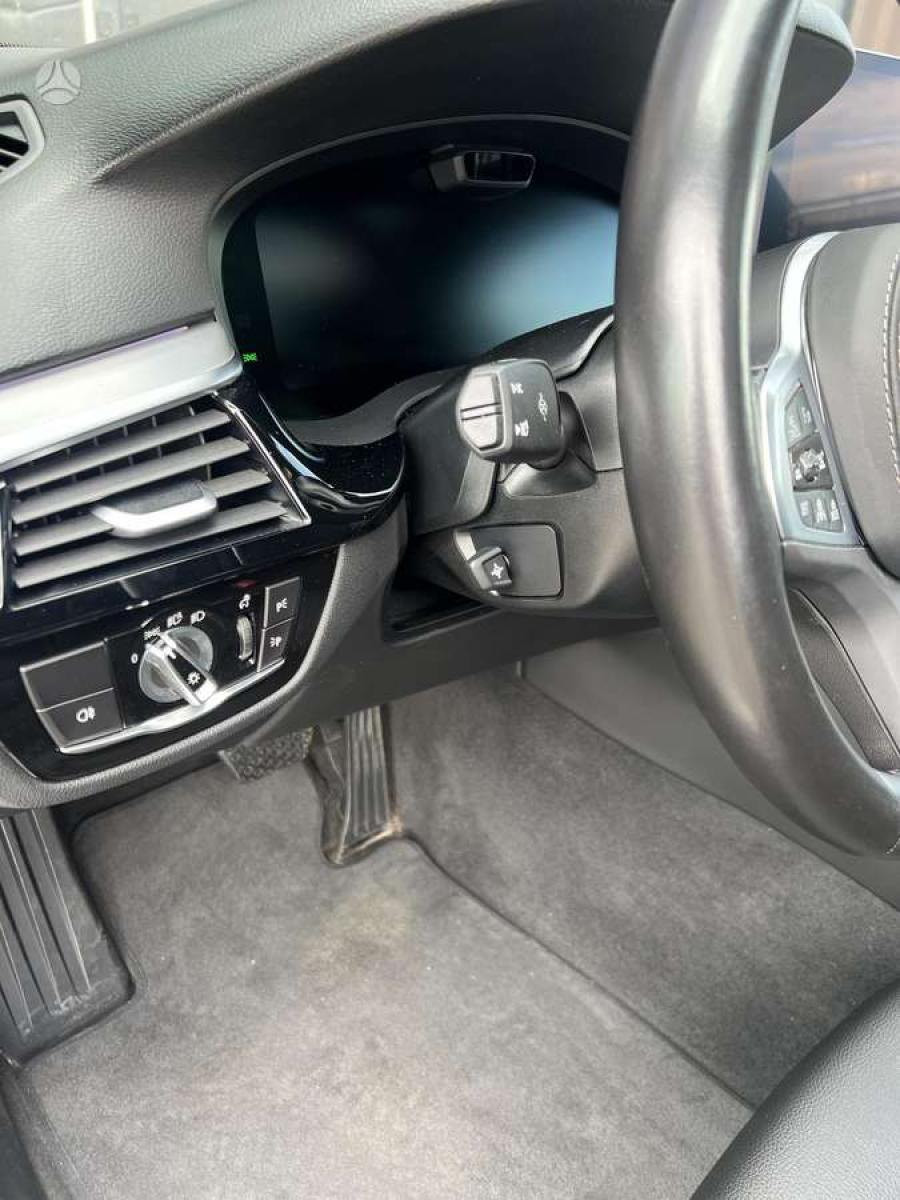 Melns BMW 520 2023 Kauņa, ar dzinēja tilpumu 2.00 L un nobraukumu 84 tūkst. km par 33500 €, foto 24 vietnē AUTOMOTO.COM.LV