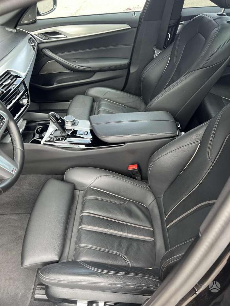 Melns BMW 520 2023 Kauņa, ar dzinēja tilpumu 2.00 L un nobraukumu 84 tūkst. km par 33500 €, foto 25 vietnē AUTOMOTO.COM.LV