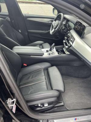 Melns BMW 520 2023 Kauņa, ar dzinēja tilpumu 2.00 L un nobraukumu 84 tūkst. km par 33500 €, foto 27 vietnē AUTOMOTO.COM.LV
